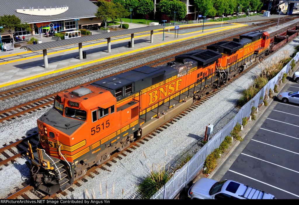 BNSF 5515 in freight